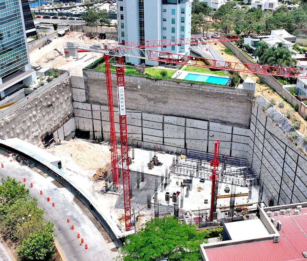 Anteus Constructora - Soluciones Constructivas • Estructura de concreto. • 52 Niveles de Torre ...